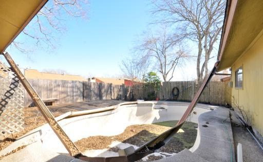 PHOTO FAIL: Backyard Pool – Own a Piece of Texas